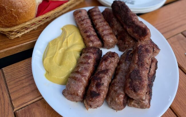 These Are the Best Restaurants in Sinaia Where You Can Eat Like a King